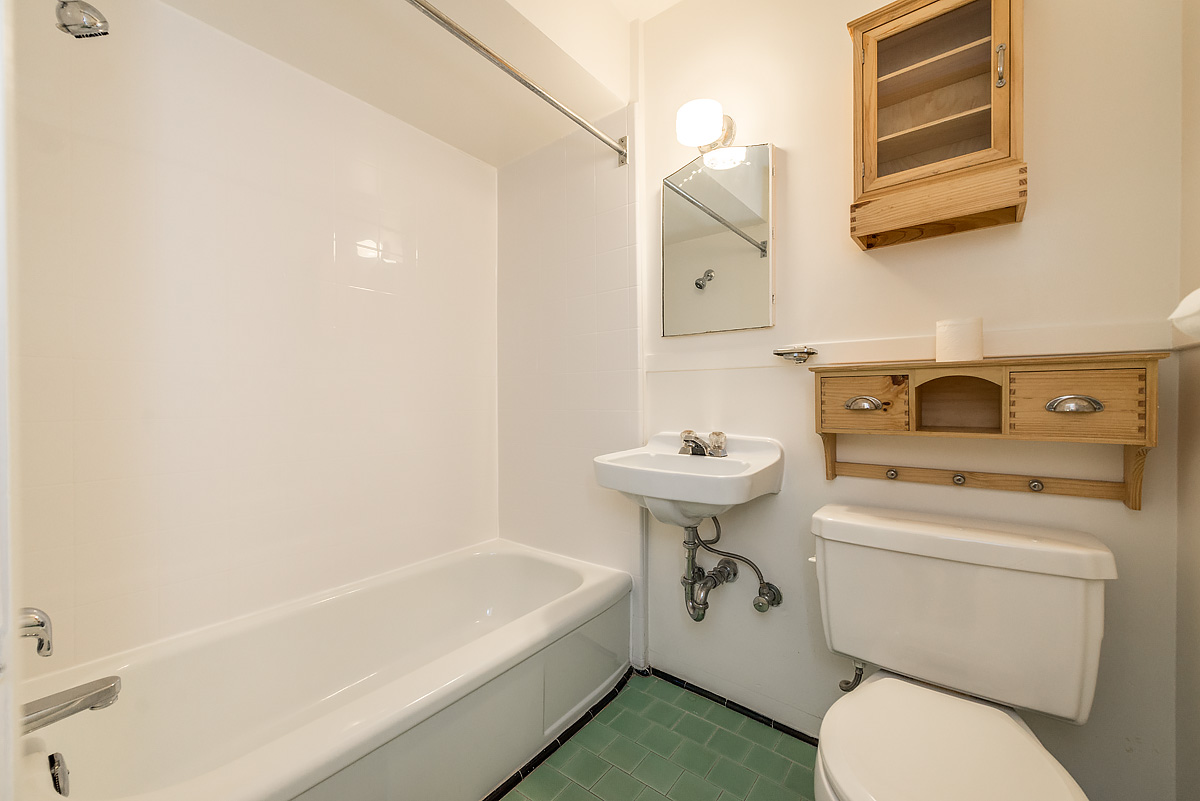 1013 Vancouver Street | Apartments in Victoria | Devon Properties